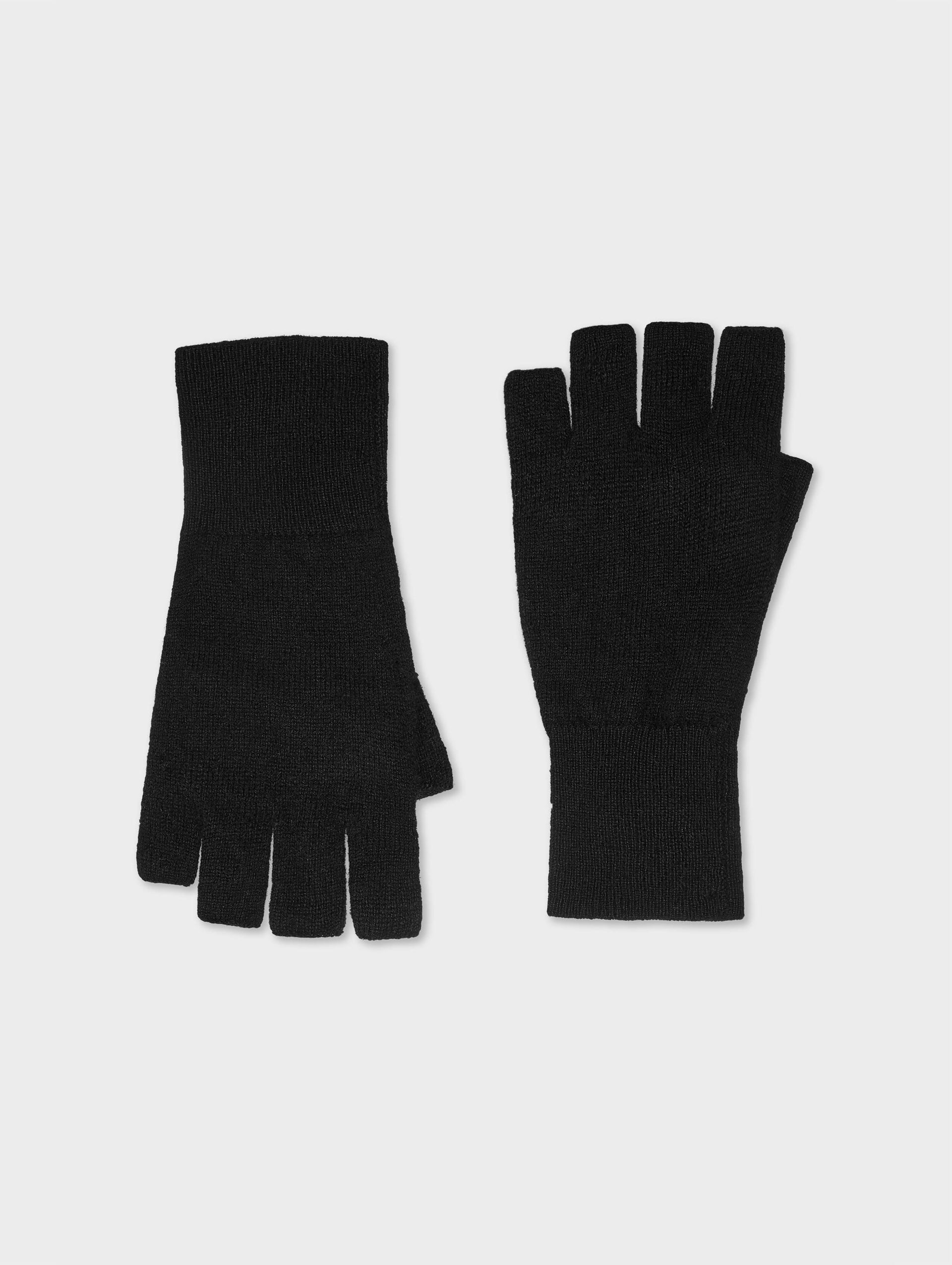 Where to find fingerless gloves store
